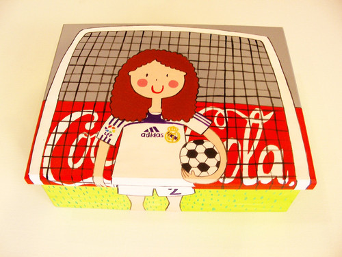 CAJA BANDEJA NIÑA REAL MADRID PERSONALIZADA | dolca