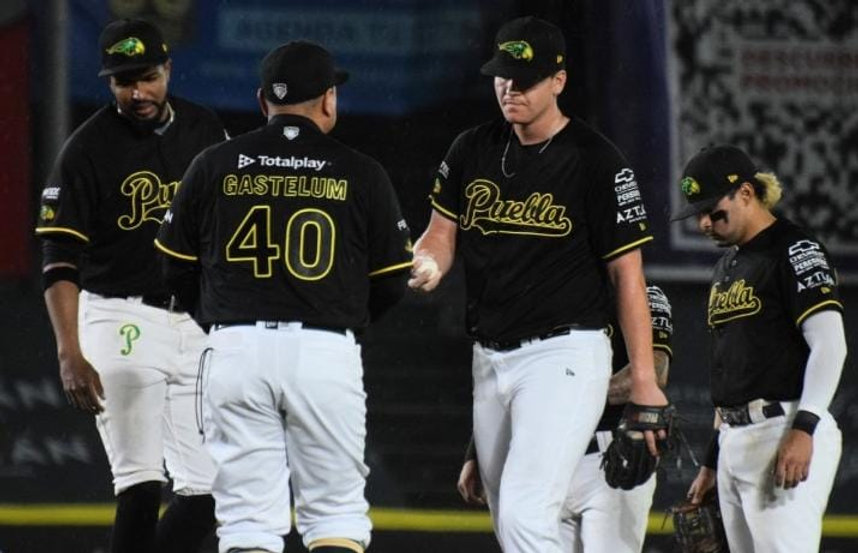 PERICOS RECIBE A LOS ESCARLATAS