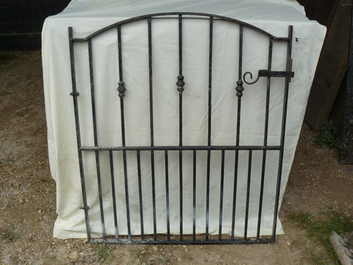 Curved Top Steel Gate | SpencerArchitectural