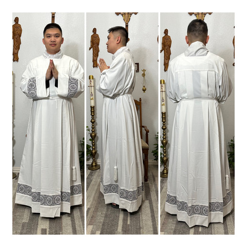 ROMAN YOKE ALB - 3.5" (ROUND JHS) LINED LACE | Dallas Vestments