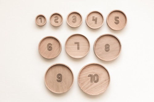 Bestie Green - Wooden Numbered Sorting Plates | Little Kaki
