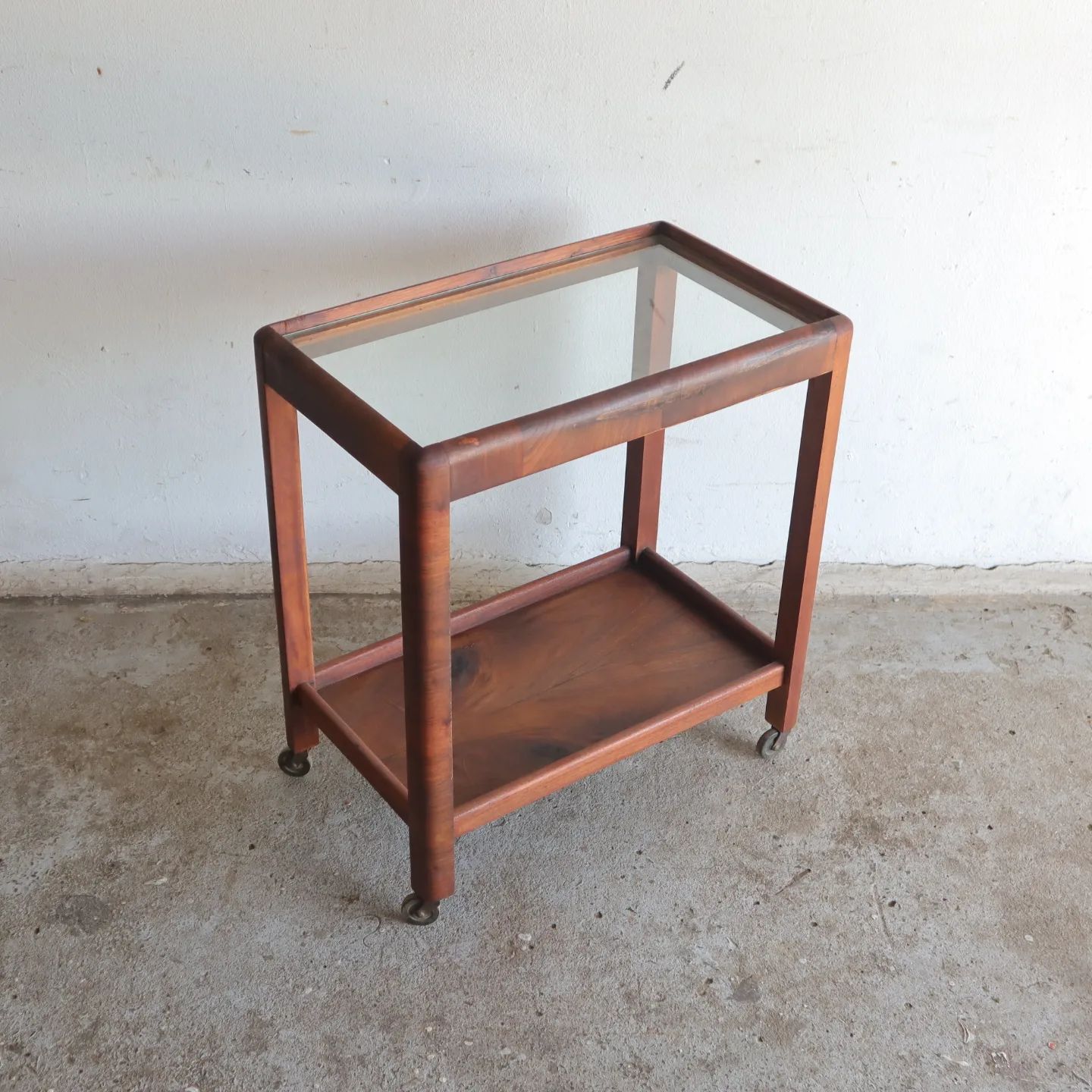 Mid-Century walnut two tier tea trolley | Klassiek