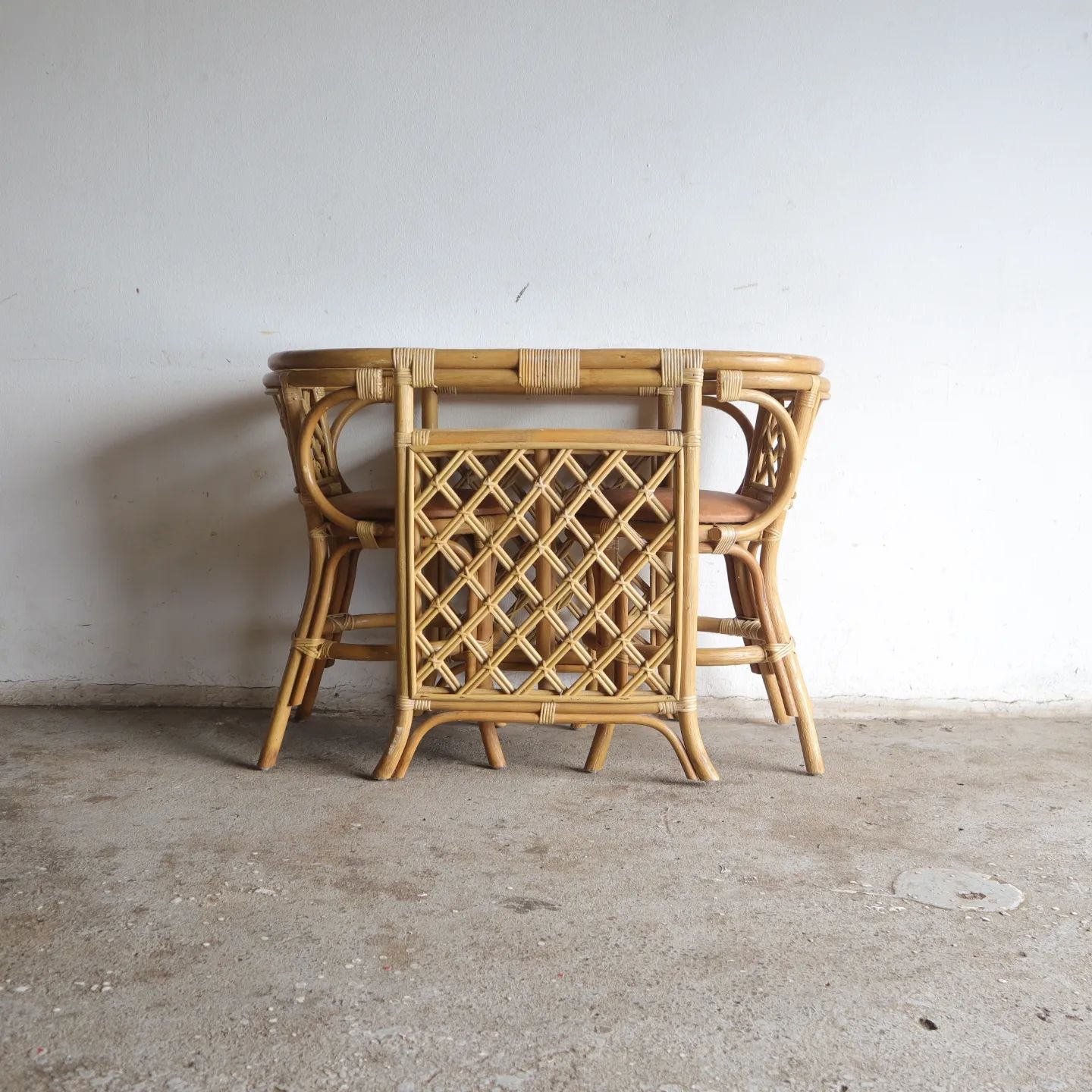 Vintage cane table and chairs | Klassiek