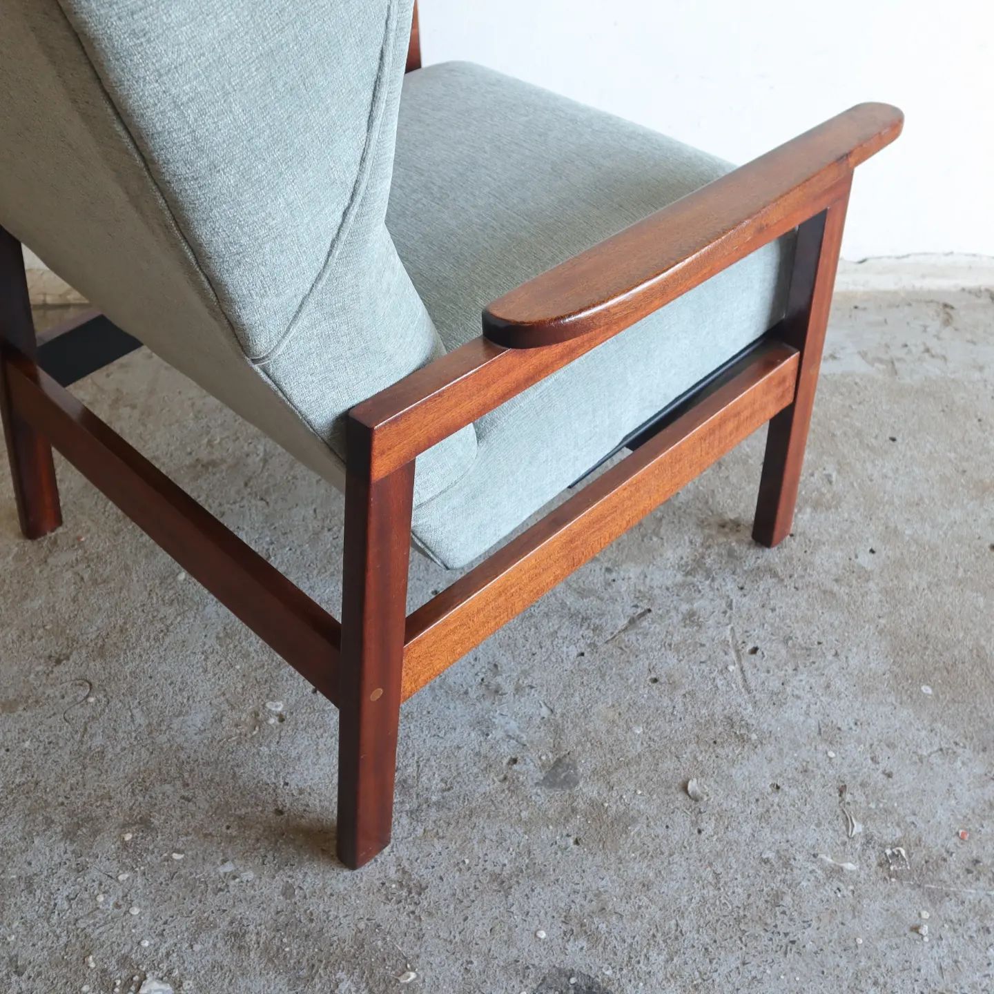 Mid-Century wingback rocking chairs | Klassiek