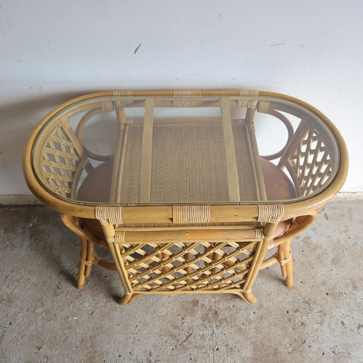 Vintage cane table and chairs | Klassiek