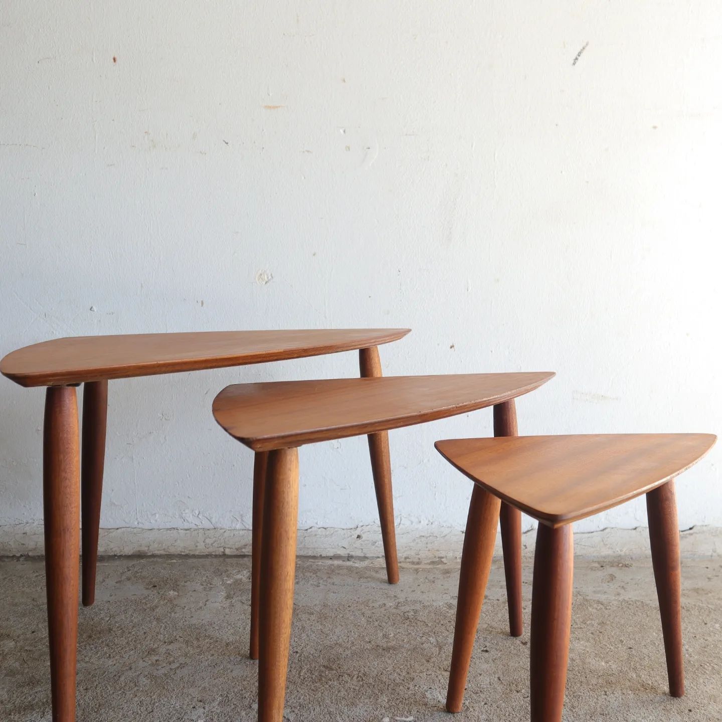 Mid-Century nesting tables | Klassiek