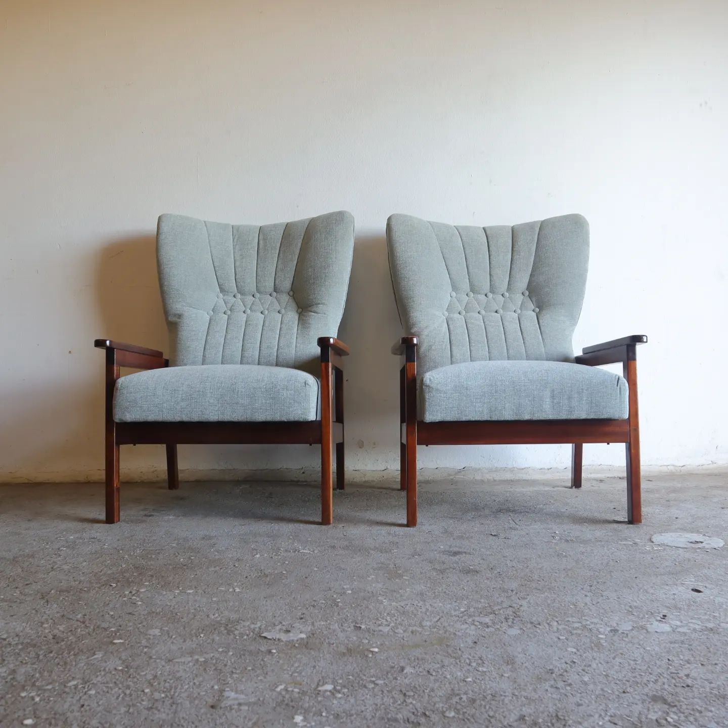 Mid-Century wingback rocking chairs | Klassiek