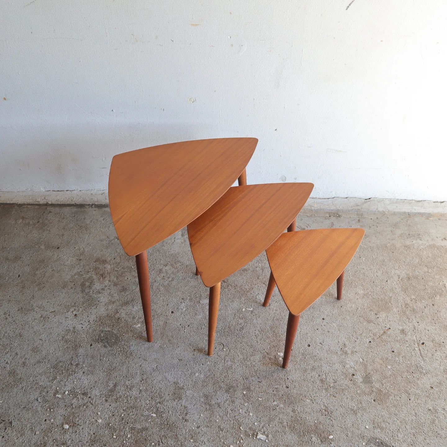 Mid-Century nesting tables | Klassiek