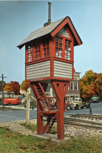 LVM19 Elevated Gate Crossing Shanty 'S' Gauge | Mysite