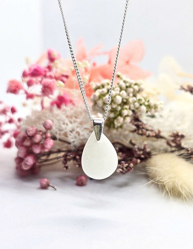 Alouette | Classic 14x10mm teardrop breastmilk necklace | SWL Keepsakes