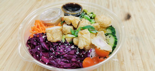 Poke bowl poulet tao | Les Quatre Tablées