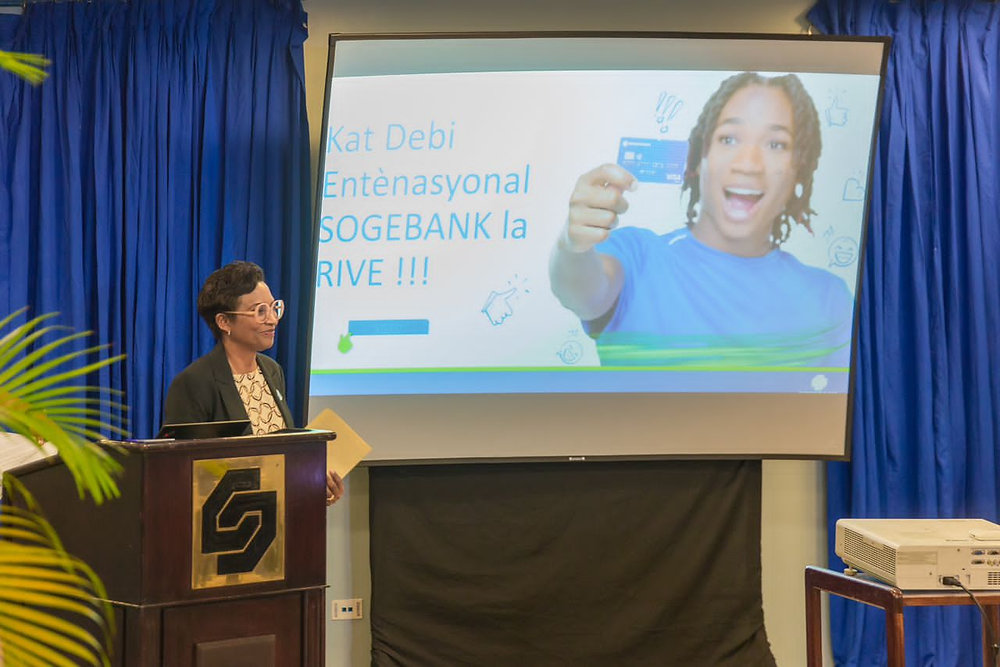 Haïti-Banque: Sogebank lance sa première carte de débit visa ...