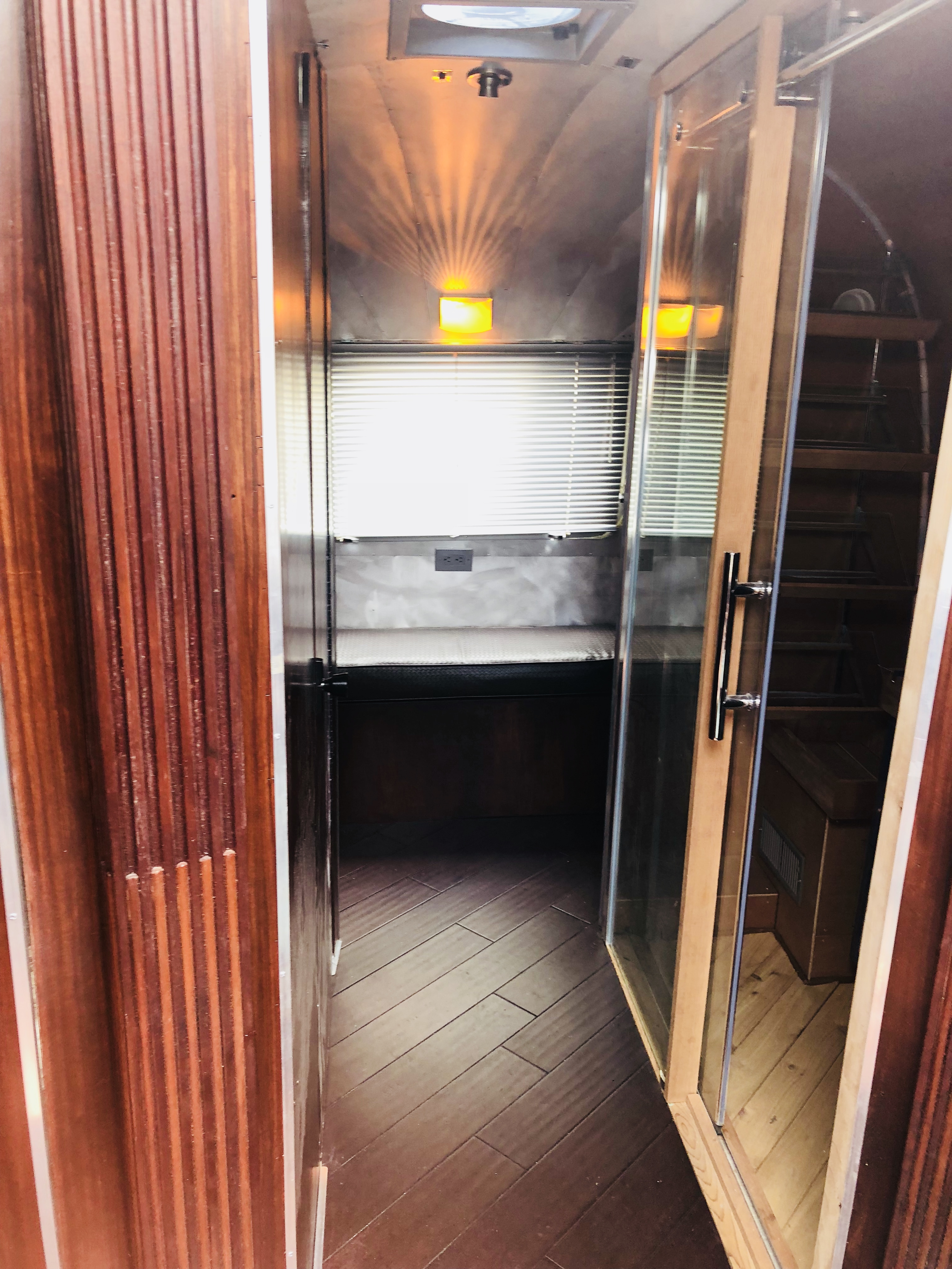 Home | Mobile Cigar Lounge