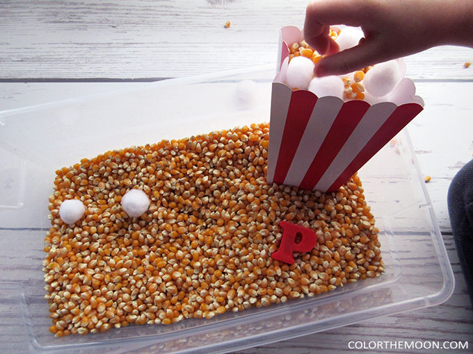 A SIMPLE POPCORN SENSORY BIN