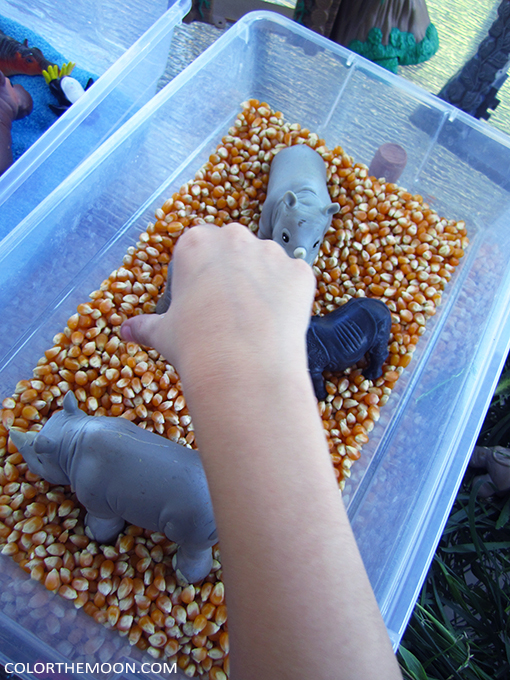 SIMPLE TO MAKE ZOO SENSORY BINS