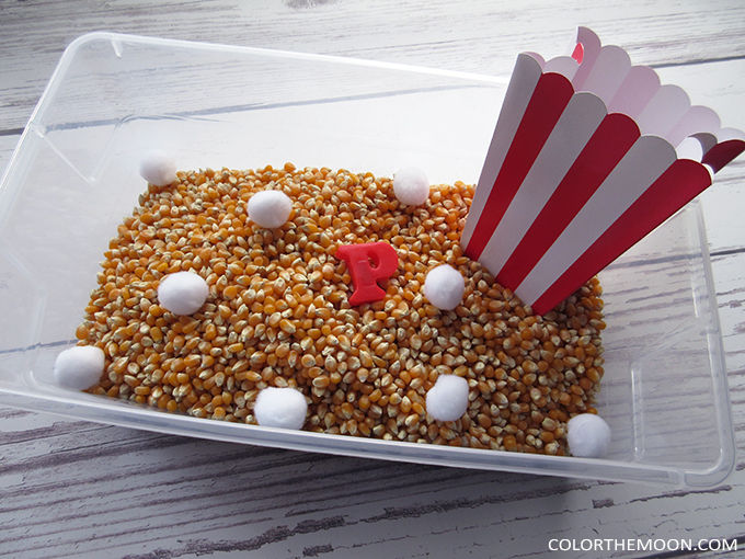 A SIMPLE POPCORN SENSORY BIN