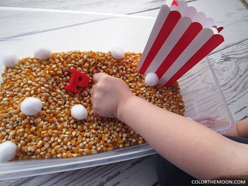 A SIMPLE POPCORN SENSORY BIN