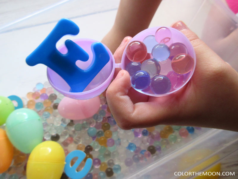 HOW TO USE WATER BEADS IN YOUR SENSORY BIN