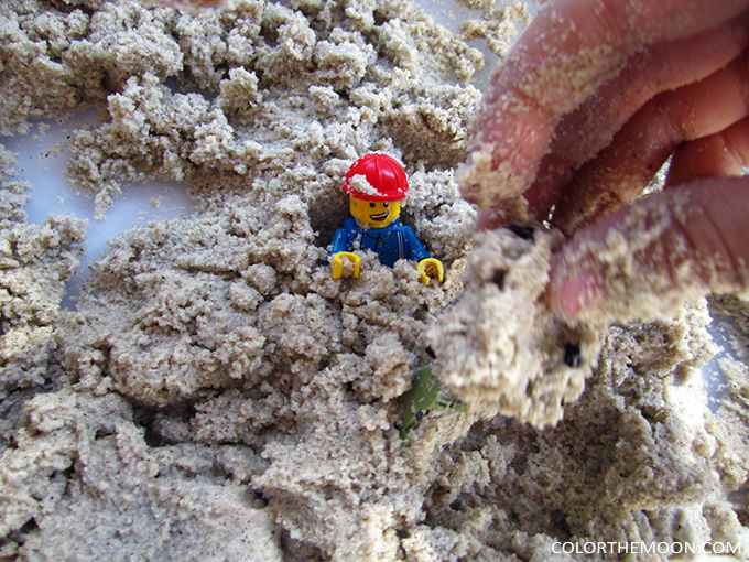THE EASY WAY TO MAKE A QUICKSAND SENSORY BIN