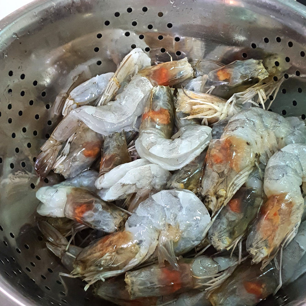 DELICIOUS GINGER GARLIC PRAWNS