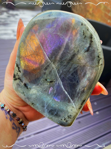 Absolutely stunning and flashy Spectrolite Labradorite purple 💜 rainbow ...