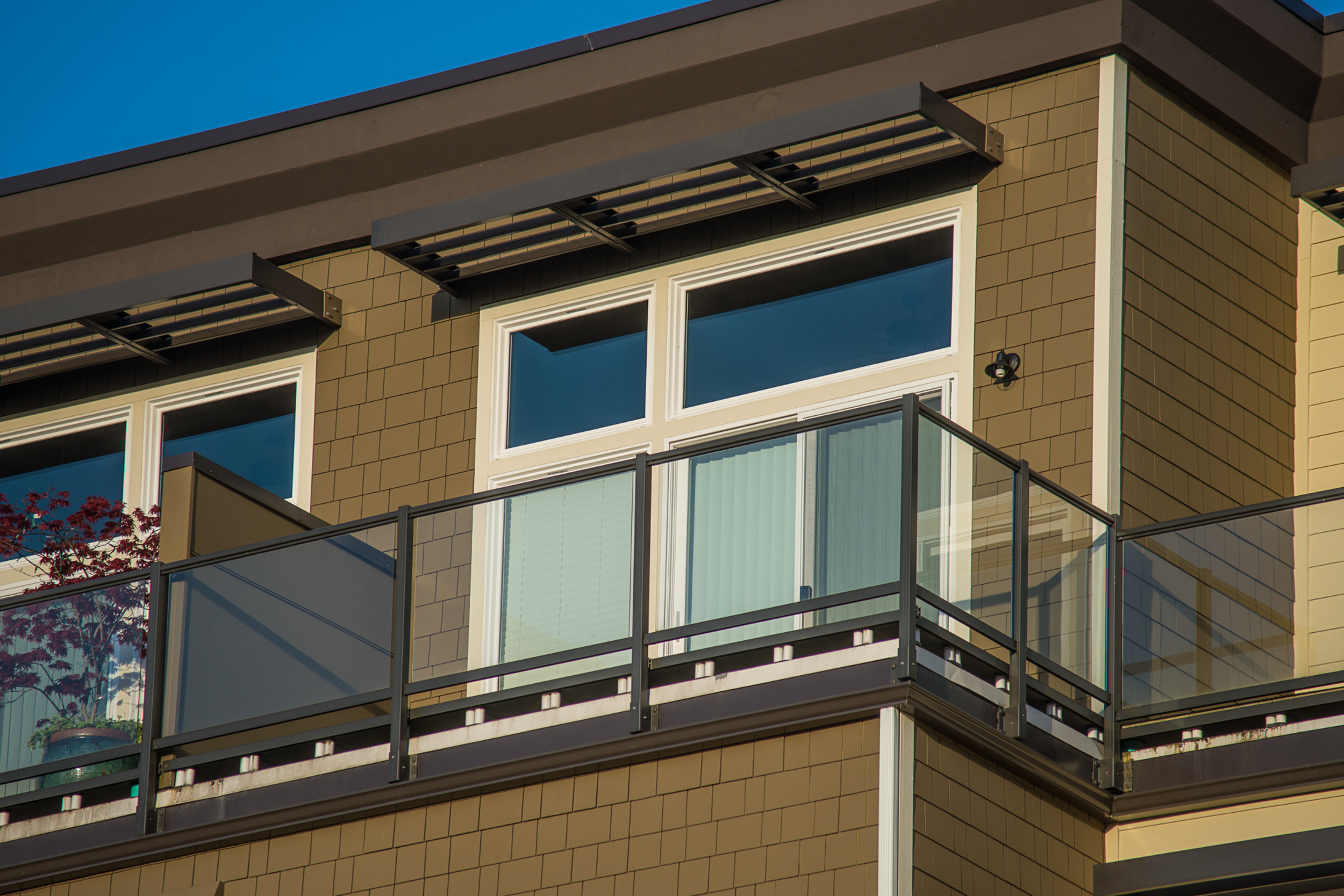 Hunt Tower Apartments | Portfolio | Glass Balcony Railing