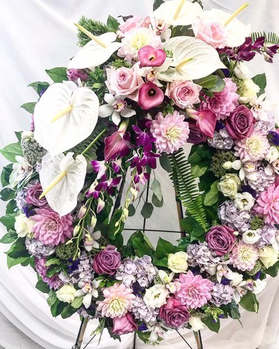 In Loving Memory Wreath | monalisaflorist