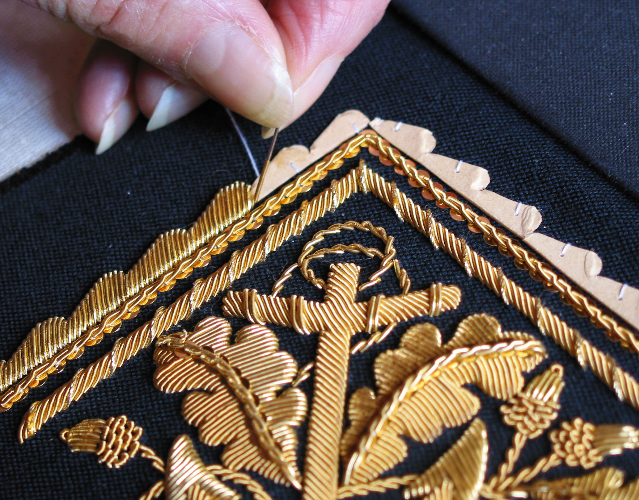 Apprendre la broderie au fil d'or