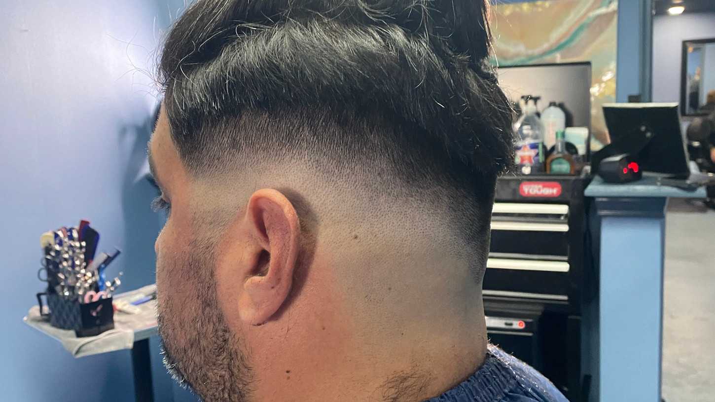 Home | Ritz Barber Lounge | Friendswood TX | Haircut and Beard Services