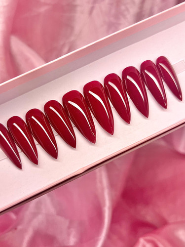 Classic Reds Long Stiletto Press Ons | Artemis Cosmeticos