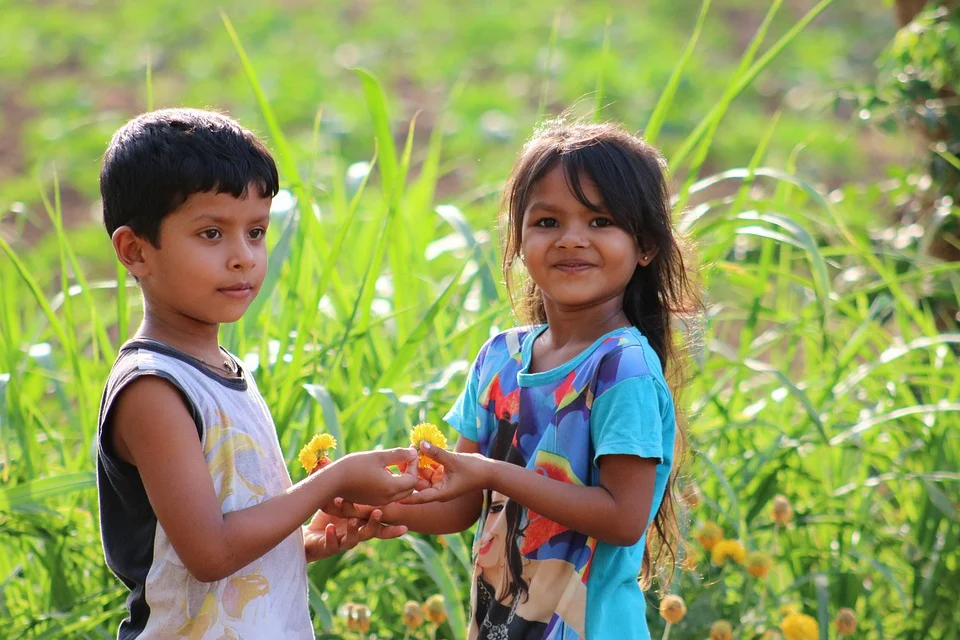 BRINCAR E CONSTRUIR RELAÇÕES