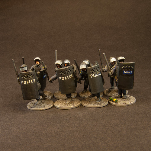 NFRP200: Riot Police - Set With Horses & Dogs (28 figures) | Offensive ...