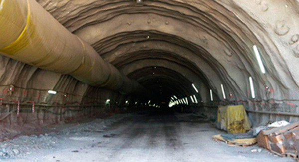 La construcción de los túneles de Toquepala. Mina Toquepala, Tacna, Perú