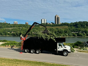 Grapple Truck Service | Priority-Tree