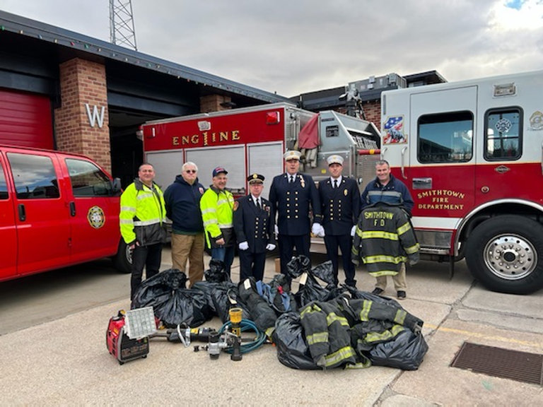 Smithtown Donates Equipment to Kentucky FD