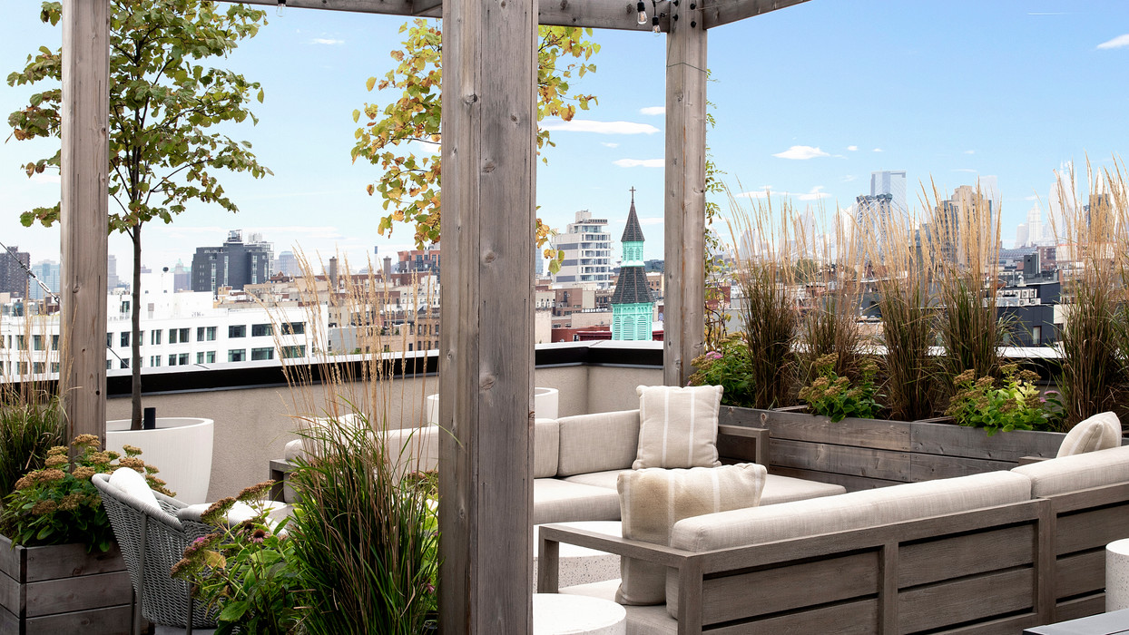 WILLIAMSBURG ROOFTOP LOUNGE | Rooftop Designs | New Eco Landscapes