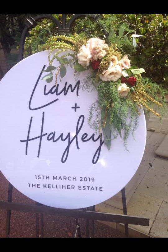 Acrylic round Wedding Sign | imprintz