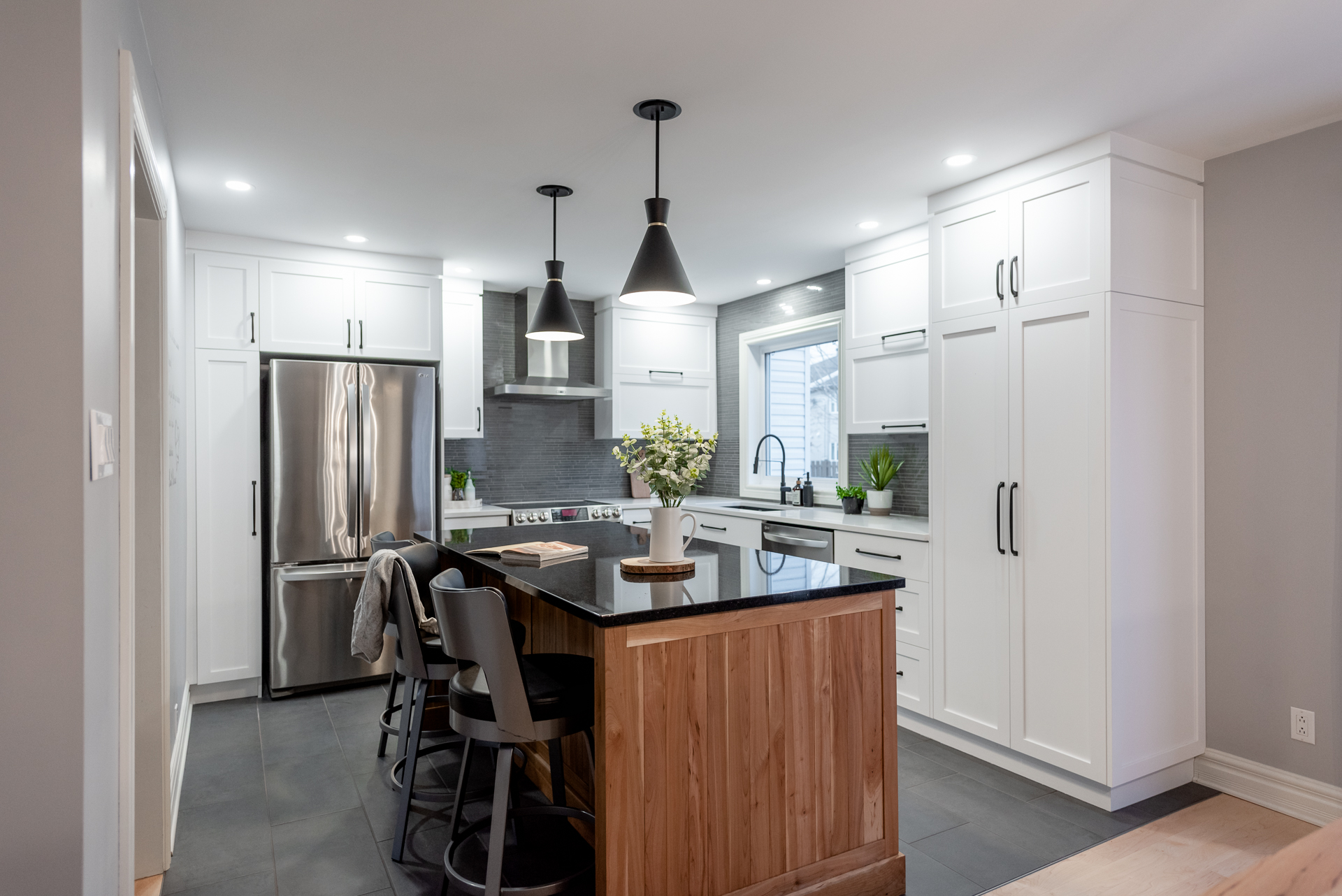 Cuisinistes & Filles | Réalisations | Cuisines modernes et plus