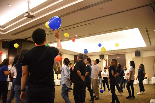 Balloon Keep Up | Team Building ice breaker activity in Bangkok