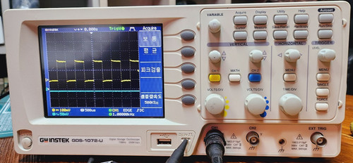 GW INSTEK GDS-1072-U Digital Storage Oscilloscope | rescience