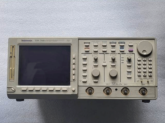 Tektronix TDS744A Color 4CH Digitizing Oscilloscope-FOR PART | rescience