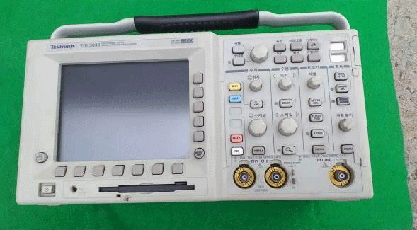Tektronix TDS3032 Color Digital Phosphoe Oscilloscope | rescience