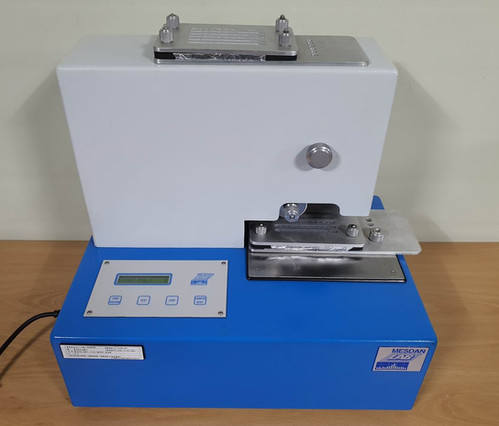 Mesdan LAB Glove Cut Tester | rescience