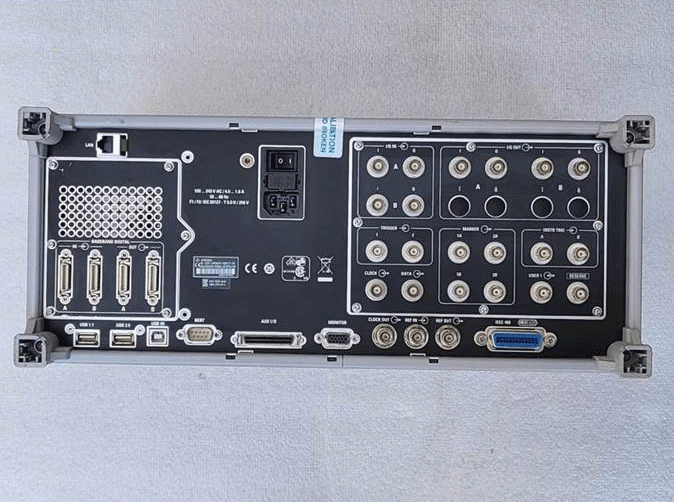 Rohde&Schwarz AMU 200A Baseband Signal Generator and Fading Simulator ...