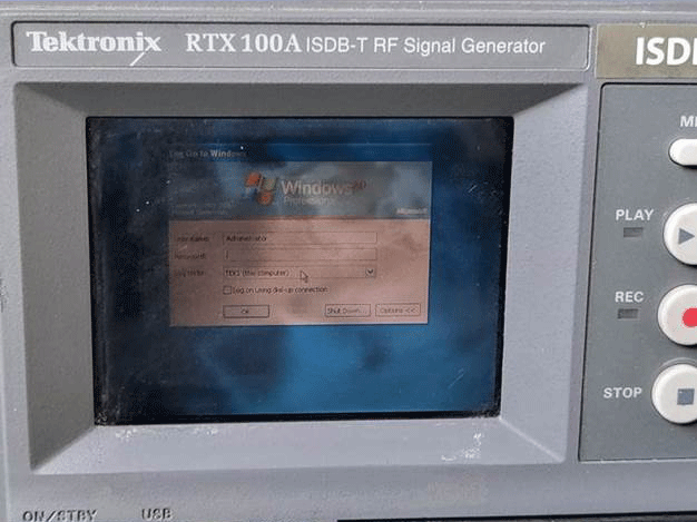 Tektronix RTX100A ISDB-T RF Signal Generator-FOR PART | rescience