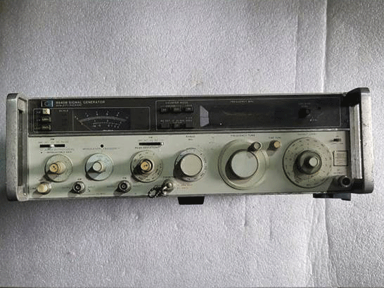 HP 8640B Signal Generator | rescience