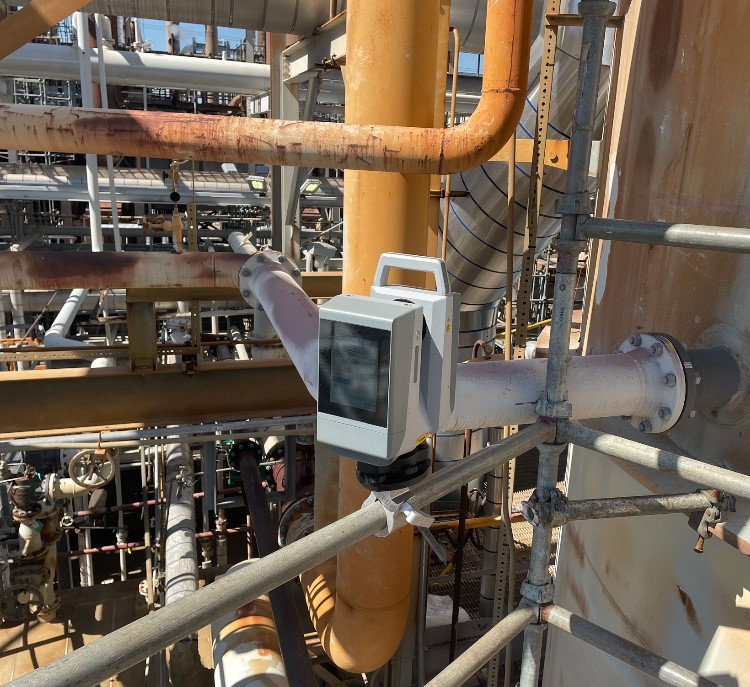 Innovative Stability: The Handrail Clamp for Safer Surveys