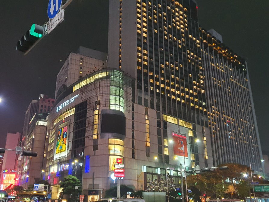 LOTTE Department Store Myeongdong, Young Plaza, Avenuel