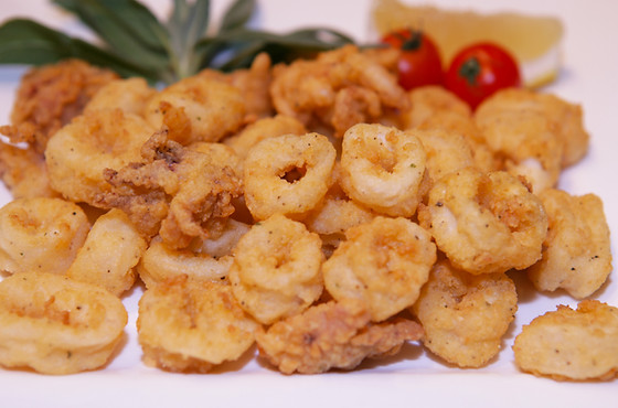 how to make lightly dusted calamari