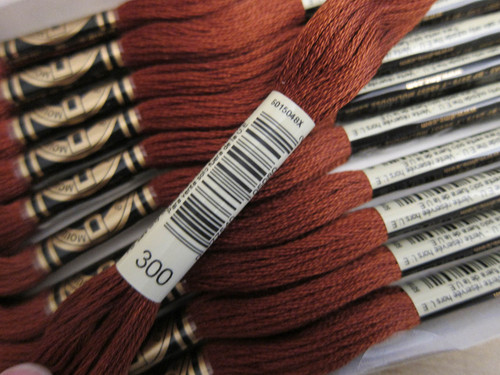 300 HILO PARA BORDAR DMC - MAHOGANY VY DK | Bordar.cl